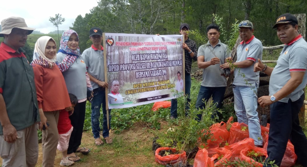 Sahabat DM Tanam Ketapan di Tombolopao - Tri Alief Media